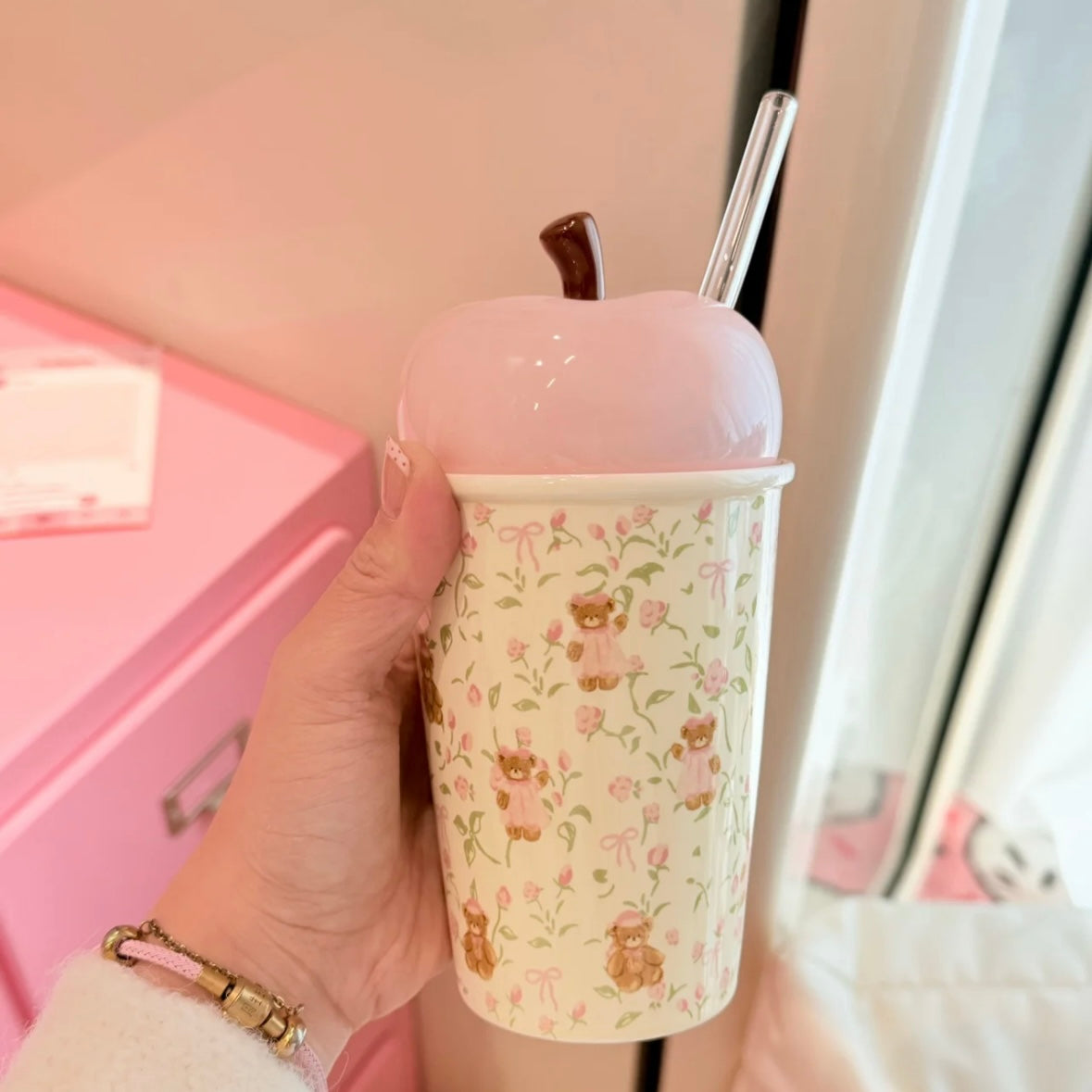 Creative Apple and Bear Print Glass Cup with Straw – Tabasquishys